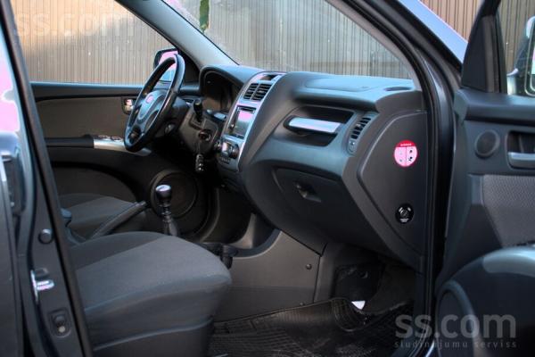 Grey Kia Sportage 2010 in Riga, with an engine capacity of 2.00 L and mileage of 216 thousand km for 3499 €, photo 9 on AUTOMOTO.COM.LV
