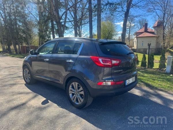 Grey Kia Sportage 2010 in Talsi, with an engine capacity of 2.00 L and mileage of 265 thousand km for 7500 €, photo 4 on AUTOMOTO.COM.LV