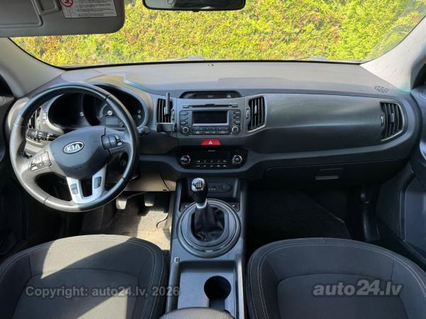 Grey Kia Sportage 2010 in Tallinn, with an engine capacity of 1.60 L and mileage of 171 thousand km for 4000 €, photo 6 on AUTOMOTO.COM.LV