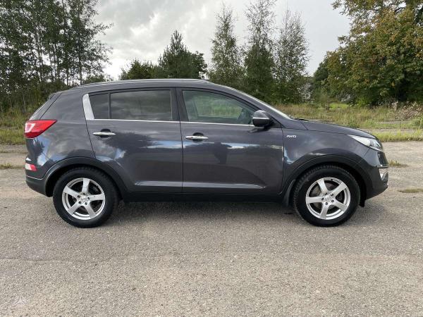 Pelēks Kia Sportage 2010 Ukmergė, ar dzinēja tilpumu 2.00 L un nobraukumu 207 tūkst. km par 5600 €, foto 5 vietnē AUTOMOTO.COM.LV