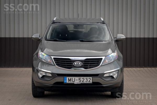 Grey Kia Sportage 2011 in Talsi, with an engine capacity of 1.70 L and mileage of 229 thousand km for 4950 €, photo 2 on AUTOMOTO.COM.LV
