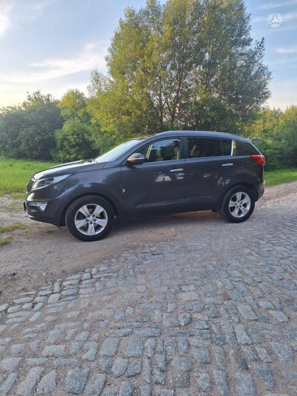 Grey Kia Sportage 2011 in Silute, with an engine capacity of 1.70 L and mileage of 306 thousand km for 6200 €, photo 2 on AUTOMOTO.COM.LV