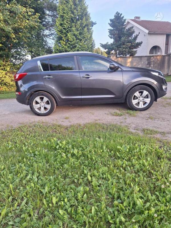 Grey Kia Sportage 2011 in Silute, with an engine capacity of 1.70 L and mileage of 306 thousand km for 6200 €, photo 4 on AUTOMOTO.COM.LV