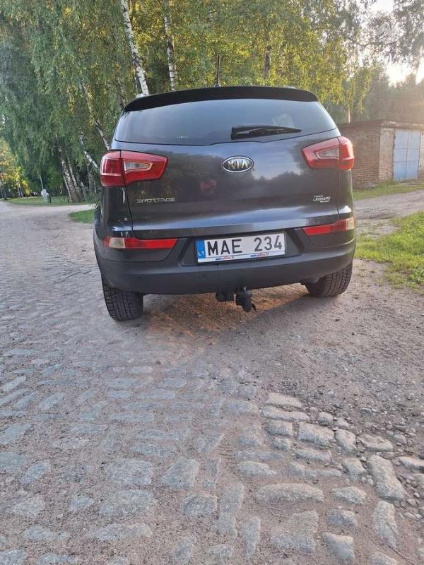 Grey Kia Sportage 2011 in Silute, with an engine capacity of 1.70 L and mileage of 306 thousand km for 6200 €, photo 6 on AUTOMOTO.COM.LV