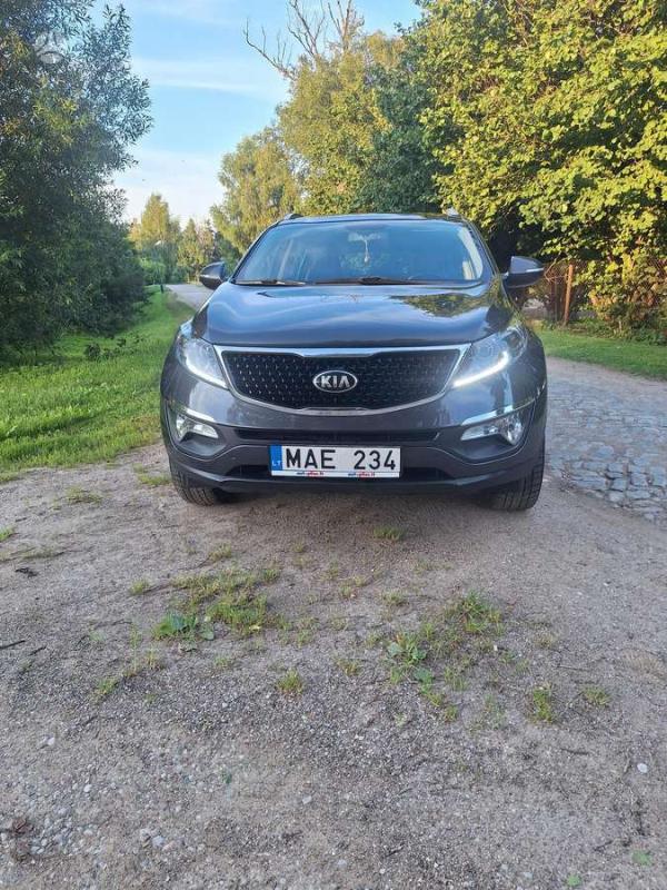 Grey Kia Sportage 2011 in Silute, with an engine capacity of 1.70 L and mileage of 306 thousand km for 6200 €, photo 8 on AUTOMOTO.COM.LV