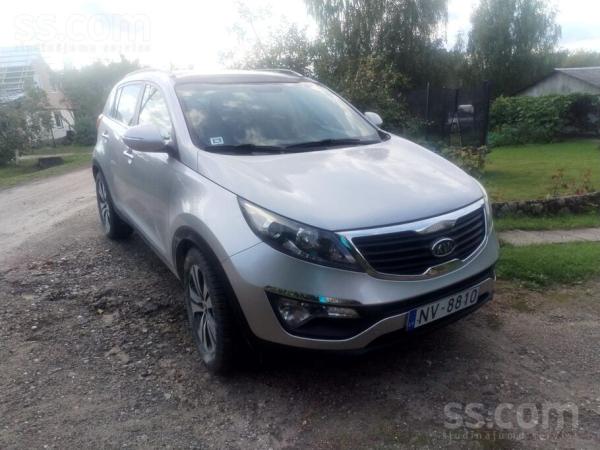 Grey Kia Sportage 2011 in Daugavpils, with an engine capacity of 1.70 L and mileage of 321 thousand km for 5700 €, photo 1 on AUTOMOTO.COM.LV