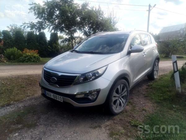 Grey Kia Sportage 2011 in Daugavpils, with an engine capacity of 1.70 L and mileage of 321 thousand km for 5700 €, photo 2 on AUTOMOTO.COM.LV