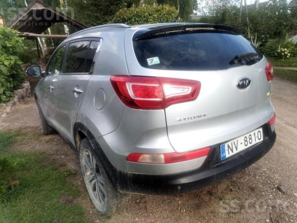 Grey Kia Sportage 2011 in Daugavpils, with an engine capacity of 1.70 L and mileage of 321 thousand km for 5700 €, photo 3 on AUTOMOTO.COM.LV