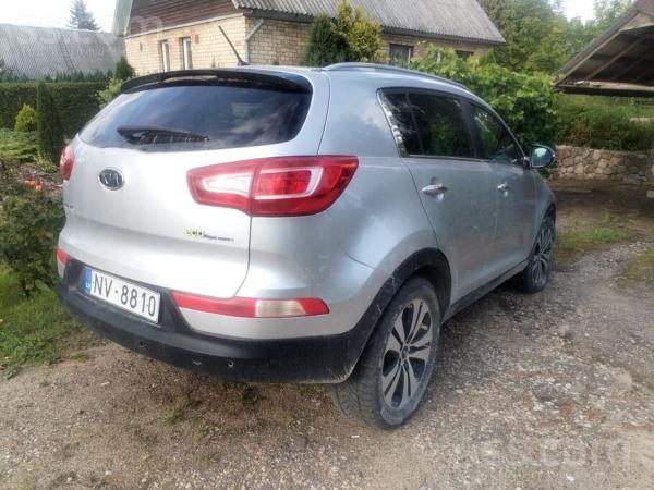 Grey Kia Sportage 2011 in Daugavpils, with an engine capacity of 1.70 L and mileage of 321 thousand km for 5700 €, photo 4 on AUTOMOTO.COM.LV