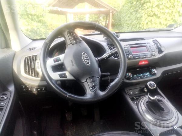 Grey Kia Sportage 2011 in Daugavpils, with an engine capacity of 1.70 L and mileage of 321 thousand km for 5700 €, photo 5 on AUTOMOTO.COM.LV