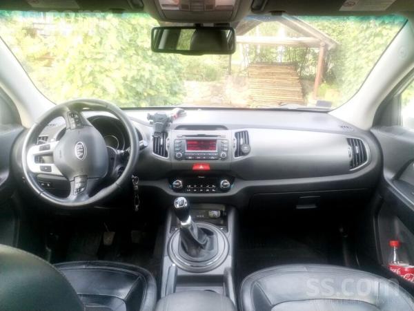 Grey Kia Sportage 2011 in Daugavpils, with an engine capacity of 1.70 L and mileage of 321 thousand km for 5700 €, photo 6 on AUTOMOTO.COM.LV