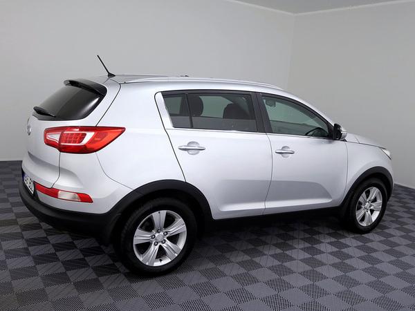Grey Kia Sportage 2011 in Tallinn, with an engine capacity of 2.00 L and mileage of 253 thousand km for 4999 €, photo 3 on AUTOMOTO.COM.LV