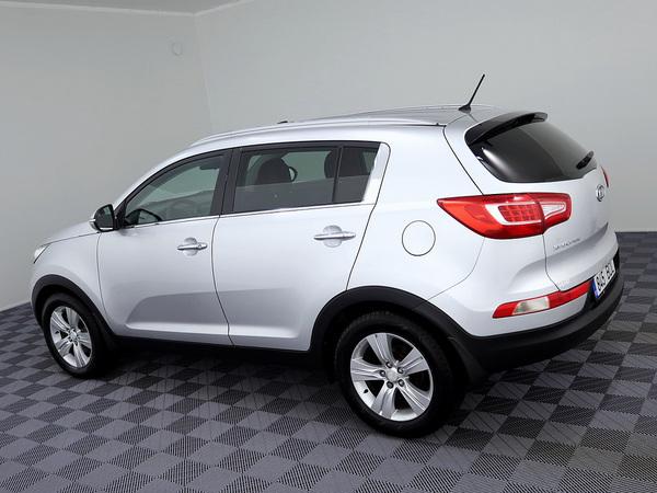 Grey Kia Sportage 2011 in Tallinn, with an engine capacity of 2.00 L and mileage of 253 thousand km for 4999 €, photo 4 on AUTOMOTO.COM.LV