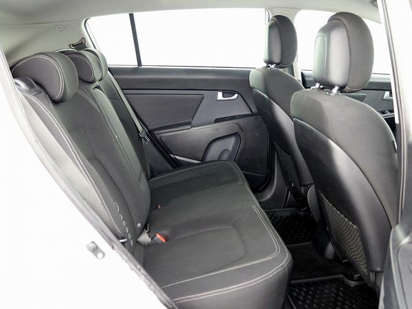 Grey Kia Sportage 2011 in Tallinn, with an engine capacity of 2.00 L and mileage of 253 thousand km for 4999 €, photo 7 on AUTOMOTO.COM.LV