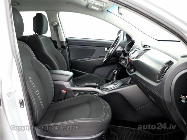 Grey Kia Sportage 2011 in Tallinn, with an engine capacity of 2.00 L and mileage of 253 thousand km for 4499 €, photo 6 on AUTOMOTO.COM.LV