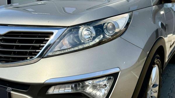 Grey Kia Sportage 2011 in Vilnius, with an engine capacity of 1.99 L and mileage of 340 thousand km for 4990 €, photo 9 on AUTOMOTO.COM.LV