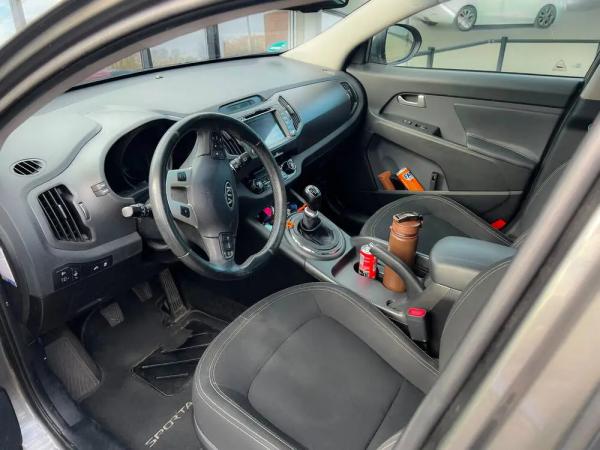 Grey Kia Sportage 2011 in Jurmala, with an engine capacity of 1.60 L and mileage of 220 thousand km for 7250 €, photo 5 on AUTOMOTO.COM.LV