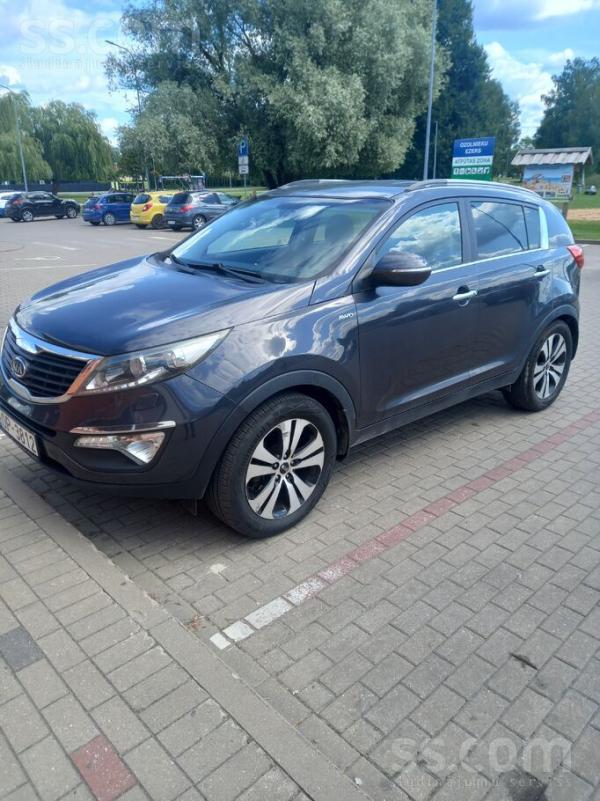Grey Kia Sportage 2011 in Jelgava, with an engine capacity of 2.00 L and mileage of 310 thousand km for 5500 €, photo 2 on AUTOMOTO.COM.LV