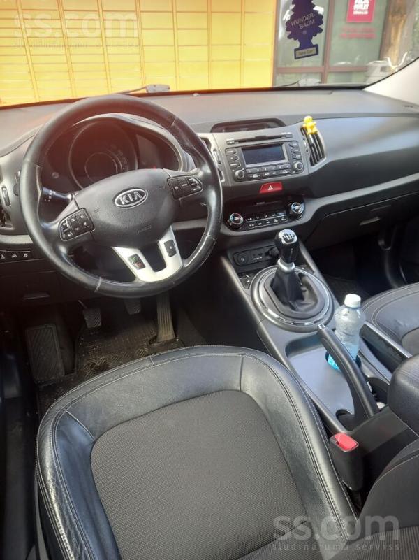 Grey Kia Sportage 2011 in Jelgava, with an engine capacity of 2.00 L and mileage of 310 thousand km for 5500 €, photo 4 on AUTOMOTO.COM.LV