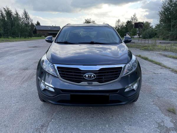 Grey Kia Sportage 2011 in Ukmerge, with an engine capacity of 1.69 L and mileage of 260 thousand km for 5500 €, photo 3 on AUTOMOTO.COM.LV