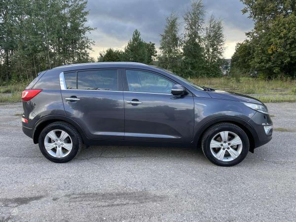 Grey Kia Sportage 2011 in Ukmerge, with an engine capacity of 1.69 L and mileage of 260 thousand km for 5500 €, photo 5 on AUTOMOTO.COM.LV