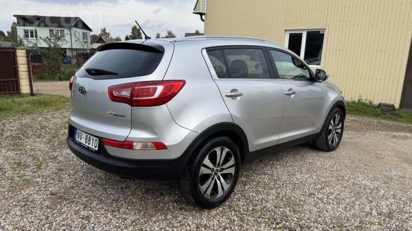 Grey Kia Sportage 2011 in Rezekne, with an engine capacity of 1.70 L and mileage of 323 thousand km for 4950 €, photo 5 on AUTOMOTO.COM.LV