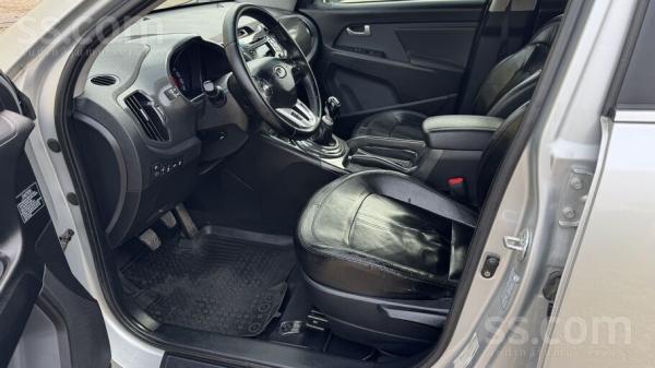Grey Kia Sportage 2011 in Rezekne, with an engine capacity of 1.70 L and mileage of 323 thousand km for 4950 €, photo 8 on AUTOMOTO.COM.LV