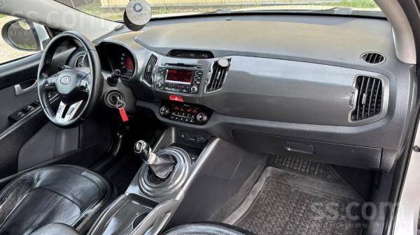 Grey Kia Sportage 2011 in Rezekne, with an engine capacity of 1.70 L and mileage of 323 thousand km for 4950 €, photo 11 on AUTOMOTO.COM.LV
