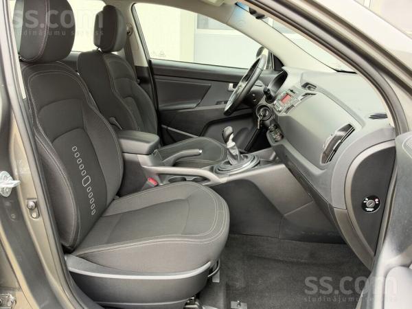 Киа Sportage 2011 в Тукумс на AUTOMOTO.COM.LV Серый Киа Sportage 2011 в Тукумс, объемом двигателя 2.00 л и пробегом 175 тыс. км за 7490 €, фото 9 на AUTOMOTO.COM.LV