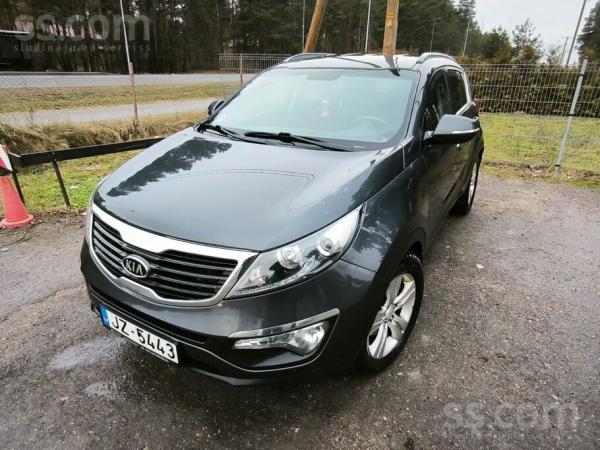 Grey Kia Sportage 2012 in Riga, with an engine capacity of 1.70 L and mileage of 254 thousand km for 5200 €, photo 2 on AUTOMOTO.COM.LV