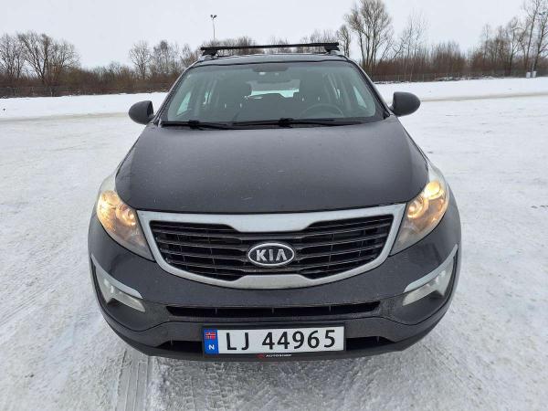 Grey Kia Sportage 2012 in Marijampole, with an engine capacity of 1.59 L and mileage of 261 thousand km for 4399 €, photo 3 on AUTOMOTO.COM.LV