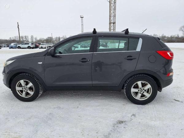 Grey Kia Sportage 2012 in Marijampole, with an engine capacity of 1.59 L and mileage of 261 thousand km for 4399 €, photo 4 on AUTOMOTO.COM.LV