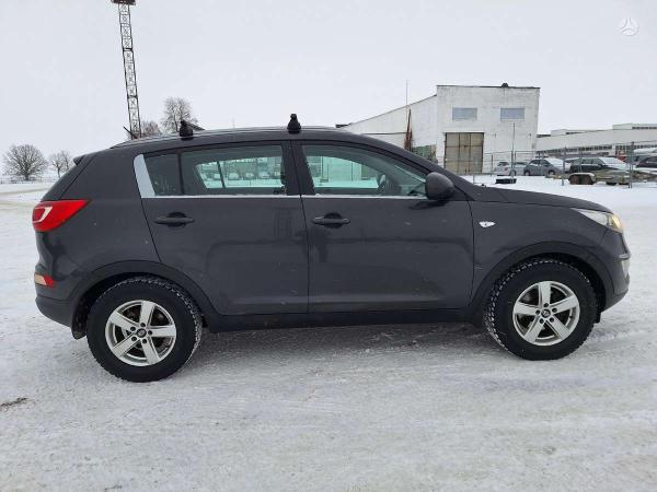 Grey Kia Sportage 2012 in Marijampole, with an engine capacity of 1.59 L and mileage of 261 thousand km for 4399 €, photo 6 on AUTOMOTO.COM.LV