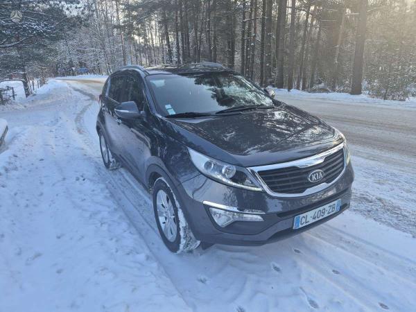 Grey Kia Sportage 2012 in Taurage, with an engine capacity of 2.00 L and mileage of 255 thousand km for 6400 €, photo 3 on AUTOMOTO.COM.LV