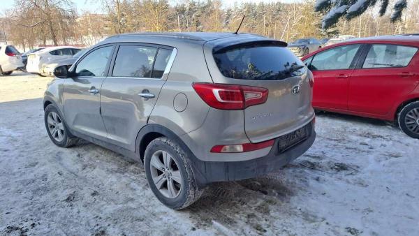 Grey Kia Sportage 2012 in Vilnius, with an engine capacity of 1.59 L and mileage of 166 thousand km for 6150 €, photo 4 on AUTOMOTO.COM.LV
