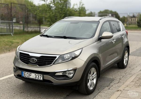 Grey Kia Sportage 2012 in Vilnius, with an engine capacity of 1.70 L and mileage of 317 thousand km for 5650 €, photo 8 on AUTOMOTO.COM.LV
