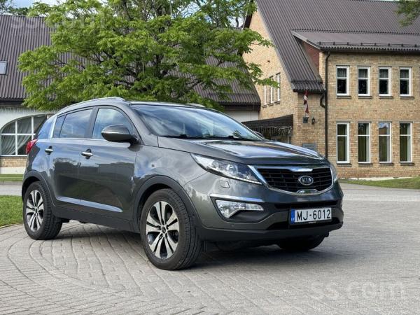 Grey Kia Sportage 2012 in Valmiera, with an engine capacity of 1.70 L and mileage of 252 thousand km for 5500 €, photo 1 on AUTOMOTO.COM.LV