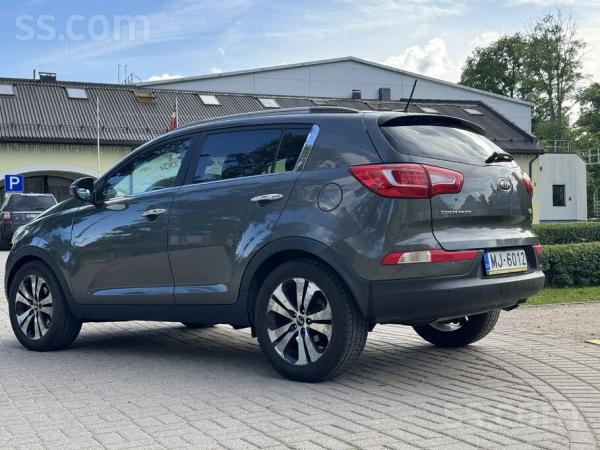 Grey Kia Sportage 2012 in Valmiera, with an engine capacity of 1.70 L and mileage of 252 thousand km for 5500 €, photo 5 on AUTOMOTO.COM.LV