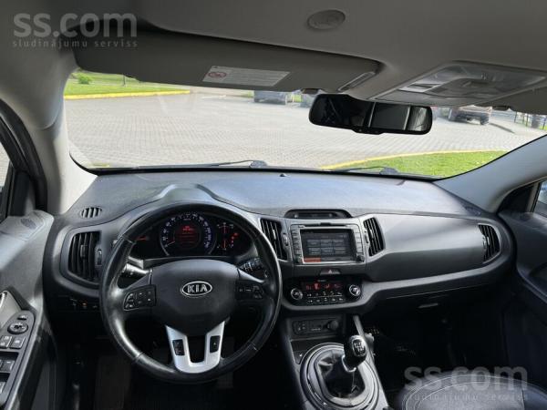 Grey Kia Sportage 2012 in Valmiera, with an engine capacity of 1.70 L and mileage of 252 thousand km for 5500 €, photo 6 on AUTOMOTO.COM.LV