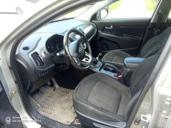 Grey Kia Sportage 2012 in Vilnius, with an engine capacity of 1.69 L and mileage of 217 thousand km for 6800 €, photo 7 on AUTOMOTO.COM.LV