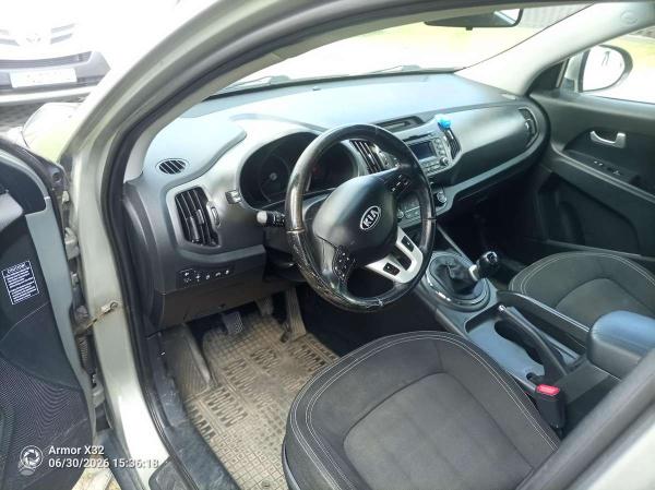 Grey Kia Sportage 2012 in Vilnius, with an engine capacity of 1.69 L and mileage of 217 thousand km for 6800 €, photo 8 on AUTOMOTO.COM.LV