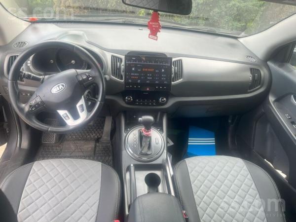 Grey Kia Sportage 2012 in Riga, with an engine capacity of 2.00 L and mileage of 252 thousand km for 7500 €, photo 5 on AUTOMOTO.COM.LV
