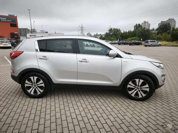Pelēks Kia Sportage 2012 Viļņa, ar dzinēja tilpumu 2.00 L un nobraukumu 297 tūkst. km par 5500 €, foto 4 vietnē AUTOMOTO.COM.LV