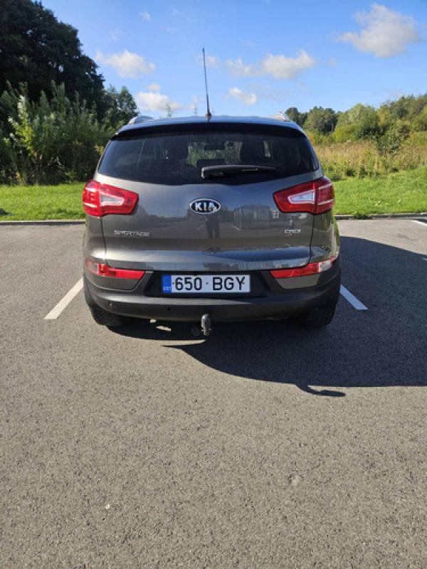 Grey Kia Sportage 2012 in Tallinn, with an engine capacity of 2.00 L and mileage of 277 thousand km for 8500 €, photo 3 on AUTOMOTO.COM.LV