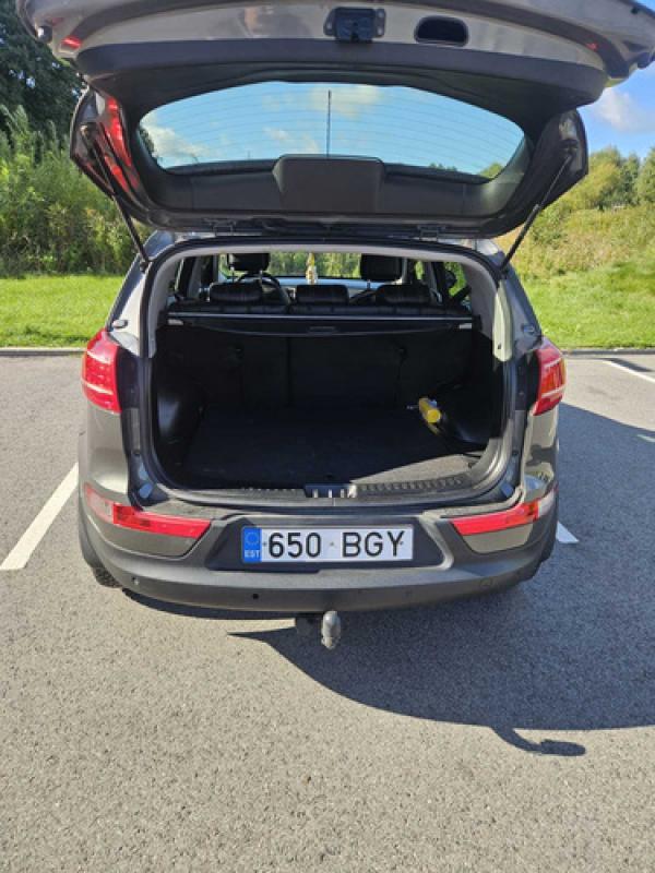 Grey Kia Sportage 2012 in Tallinn, with an engine capacity of 2.00 L and mileage of 277 thousand km for 8500 €, photo 4 on AUTOMOTO.COM.LV