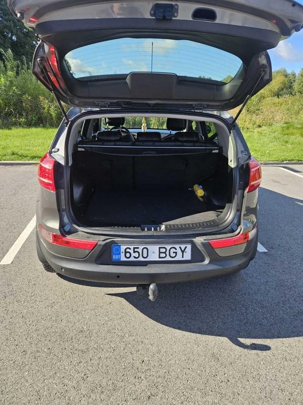 Grey Kia Sportage 2012 in Tallinn, with an engine capacity of 2.00 L and mileage of 277 thousand km for 8500 €, photo 11 on AUTOMOTO.COM.LV