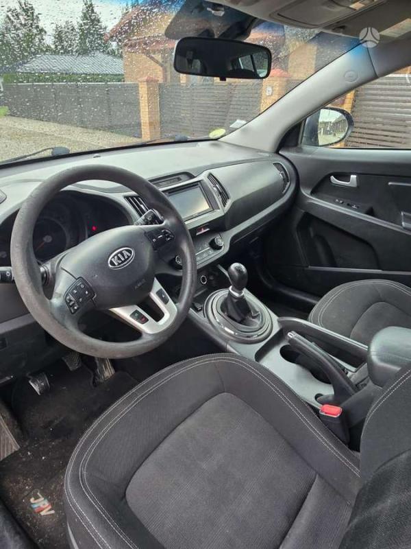 Grey Kia Sportage 2012 in Taurage, with an engine capacity of 1.69 L and mileage of 249 thousand km for 4600 €, photo 7 on AUTOMOTO.COM.LV