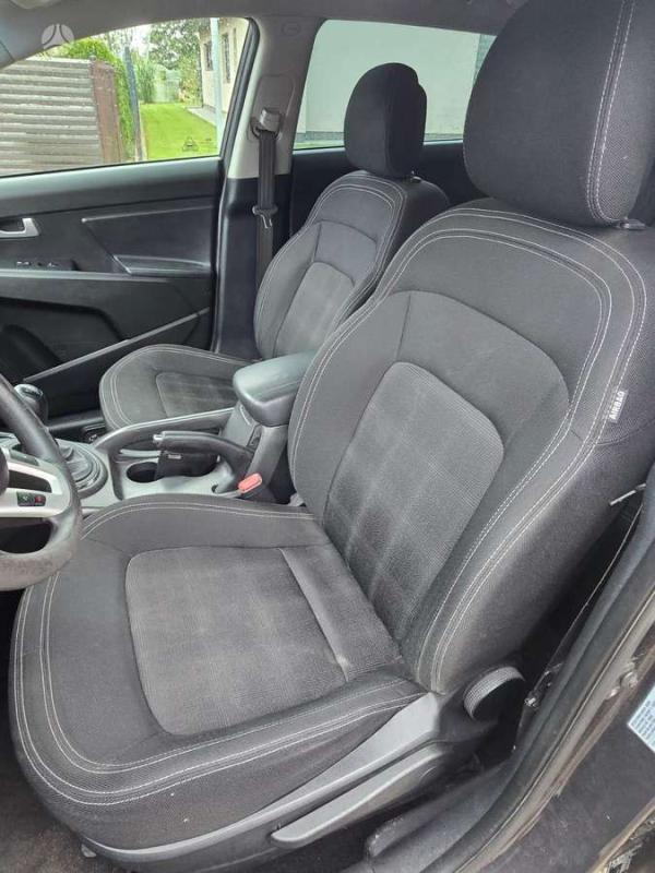 Grey Kia Sportage 2012 in Taurage, with an engine capacity of 1.69 L and mileage of 249 thousand km for 4600 €, photo 8 on AUTOMOTO.COM.LV