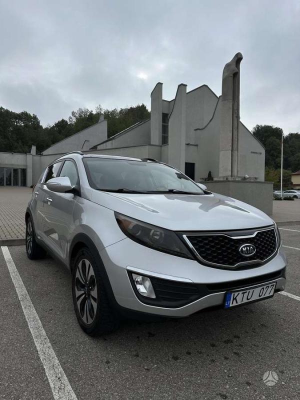 Grey Kia Sportage 2012 in Kaunas, with an engine capacity of 2.00 L and mileage of 188 thousand km for 6700 €, photo 4 on AUTOMOTO.COM.LV