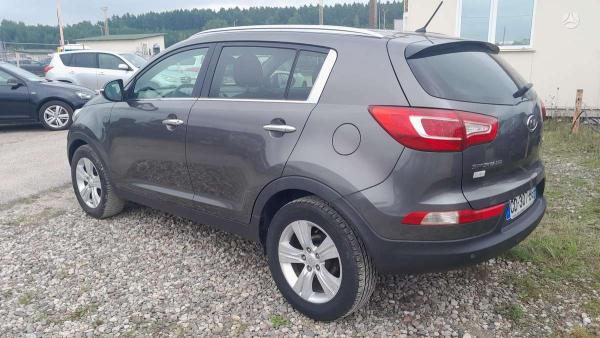 Kia Sportage 2012 Viļņa vietnē Pelēks Kia Sportage 2012 Viļņa, ar dzinēja tilpumu 1.69 L un nobraukumu 250 tūkst. km par 6250 €, foto 4 vietnē AUTOMOTO.COM.LV